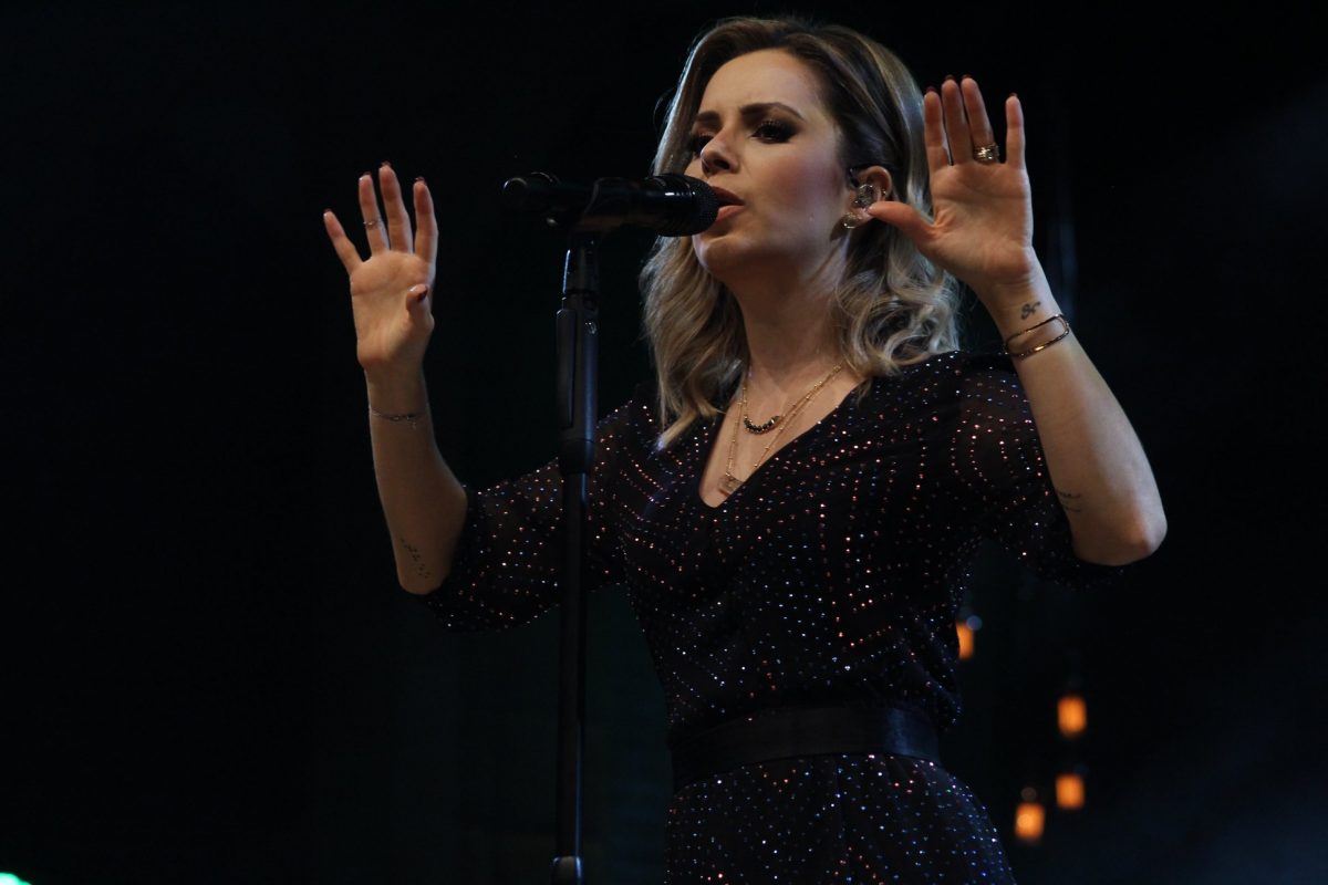 Descubra quantas tatuagens a Sandy tem e quais os significados ...