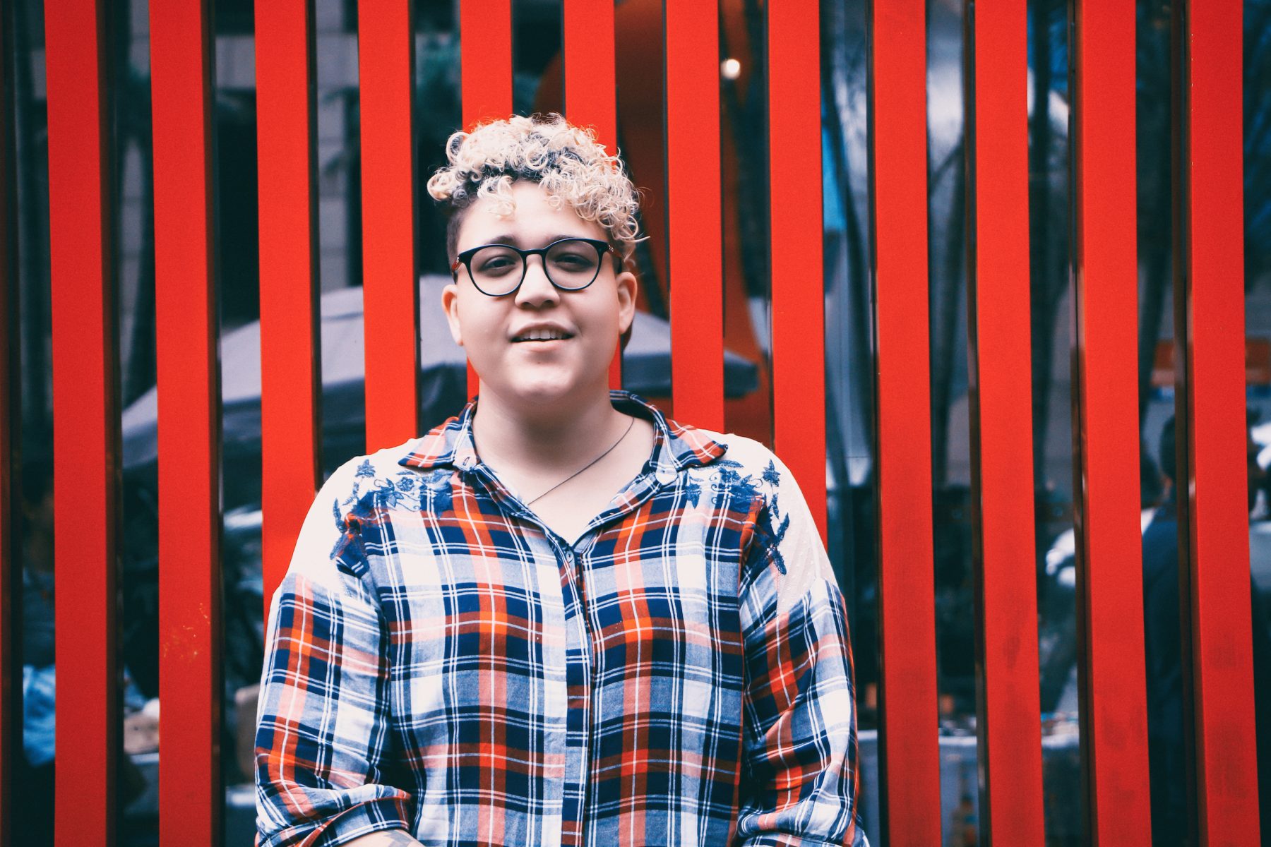 Maria Mariana explora sentimentos e histórias pessoais no single "Ela ...