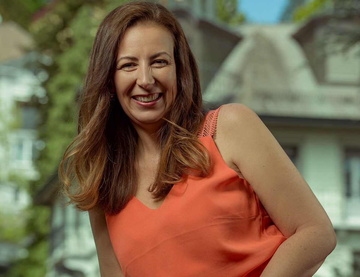 Ana Suarez lança o segundo livro: Minha História escrita à mão – Eu ...